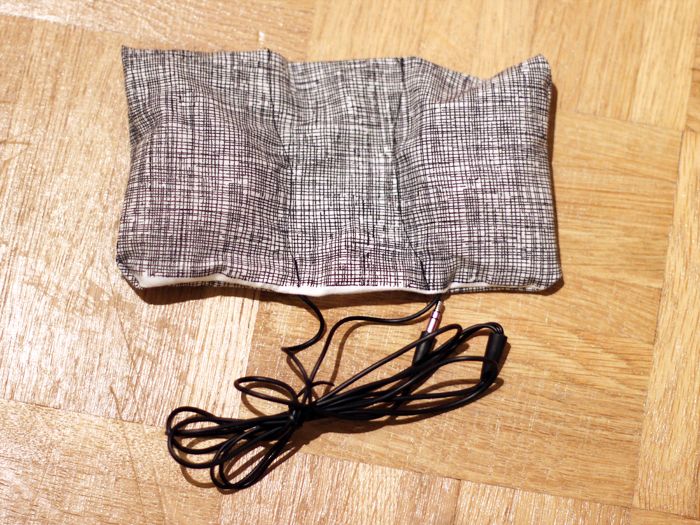 DIY cushion with built-in headphones. – Look what I made ...