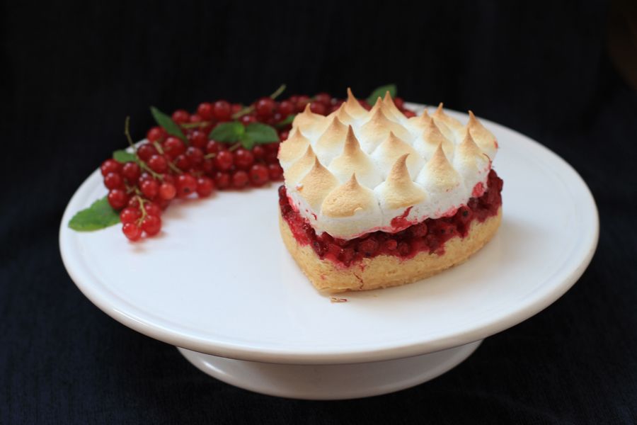 Currant meringue cake recipe