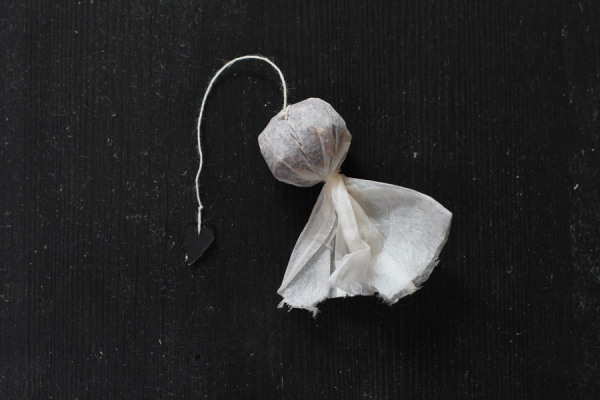 DIY Halloween ghost tea bags.