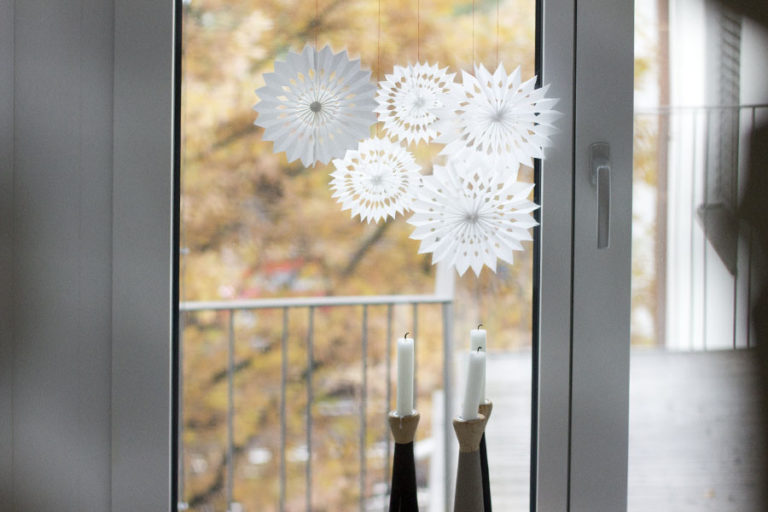 DIY paper snowflakes | LOOK WHAT I MADE ...